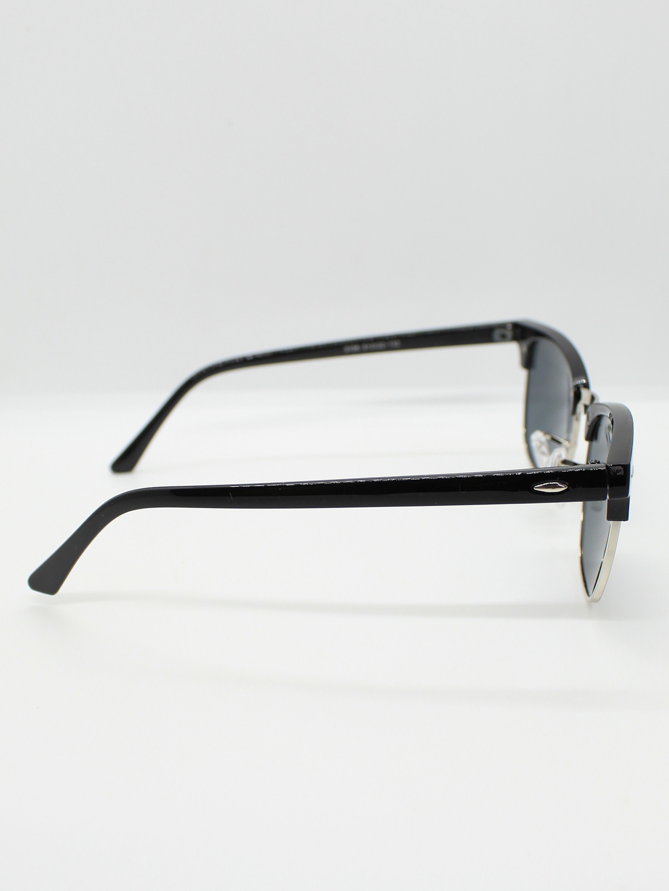 Lente de Sol Color Negro-Plateado