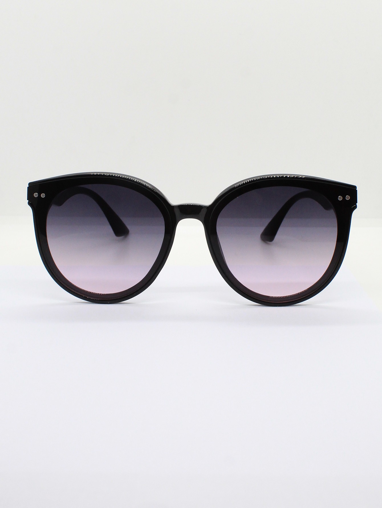 Lente de Sol Color Negro Morado